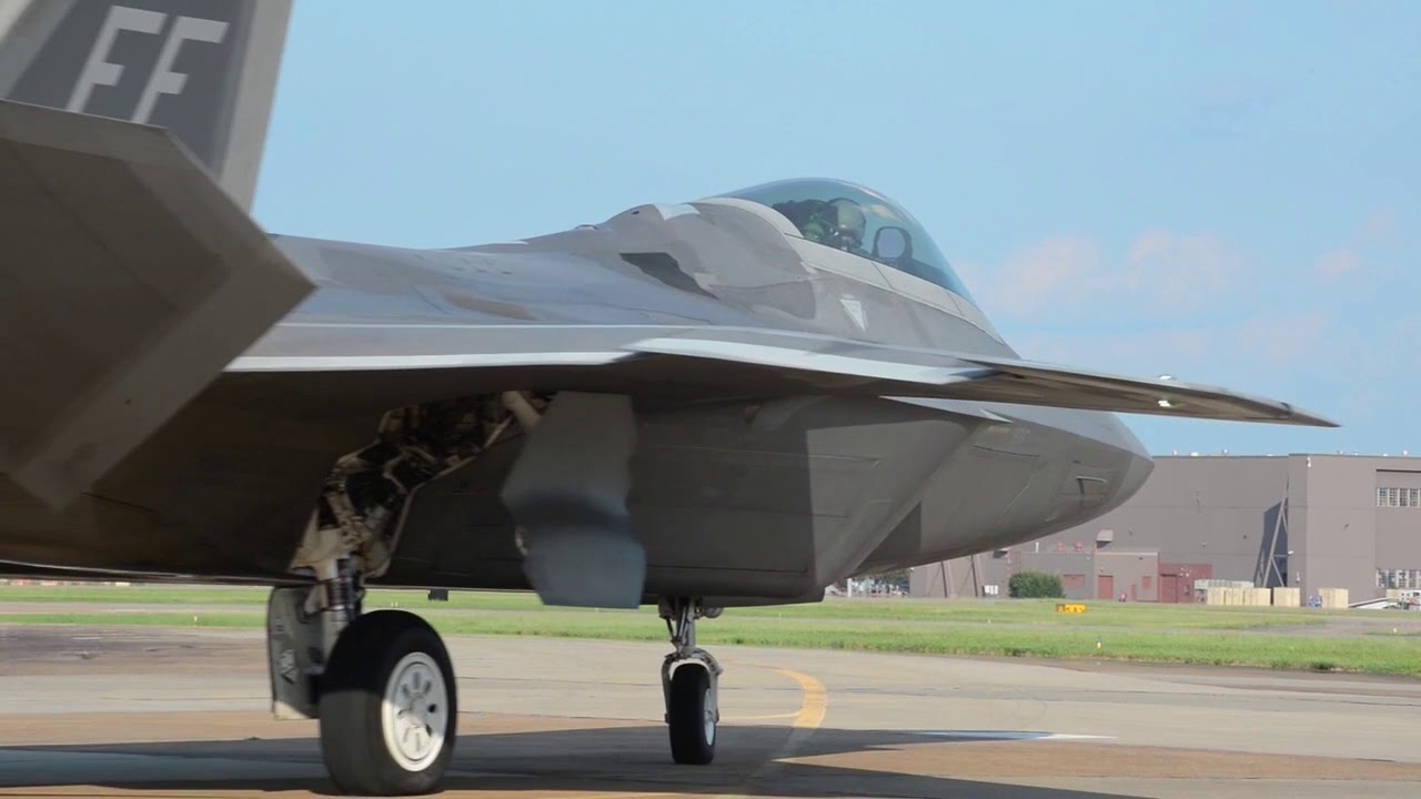 Extremely Powerful F-22 Raptor Shows in Action Great Ability - YouTube