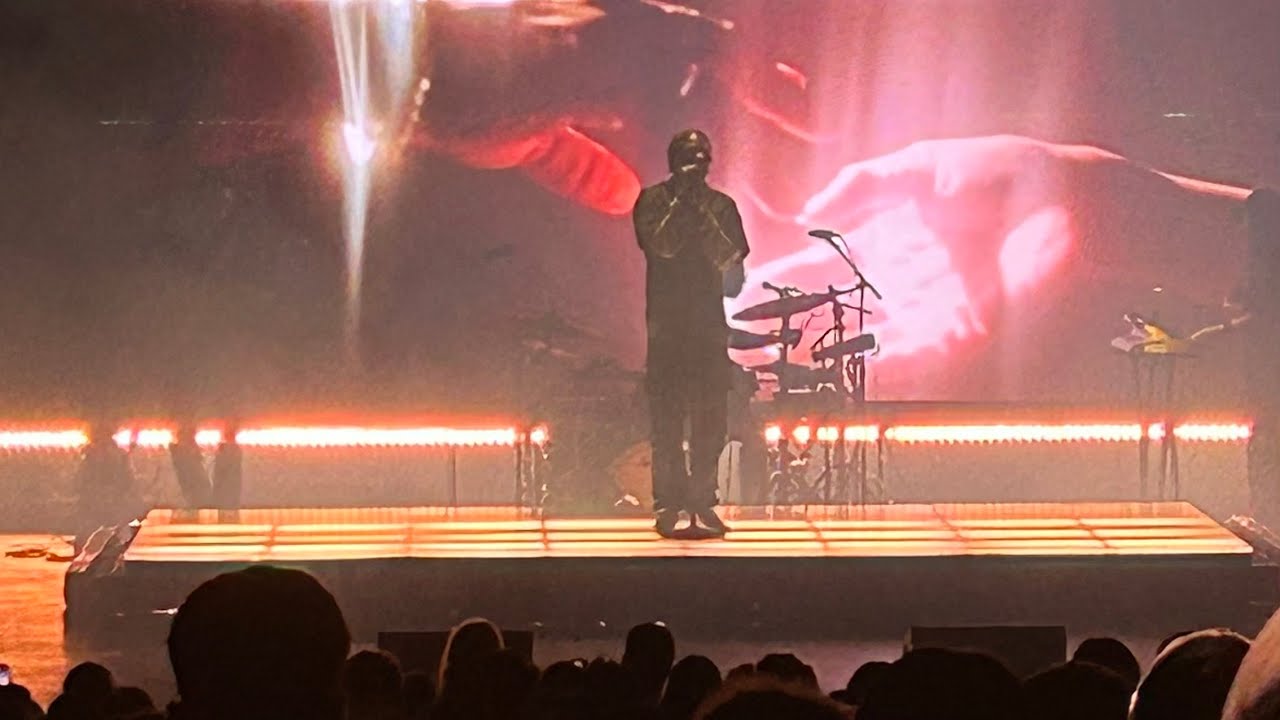 Daniel Caesar - Violet (Live at Sidney Myer Bowl) - 25 November 2023 ...