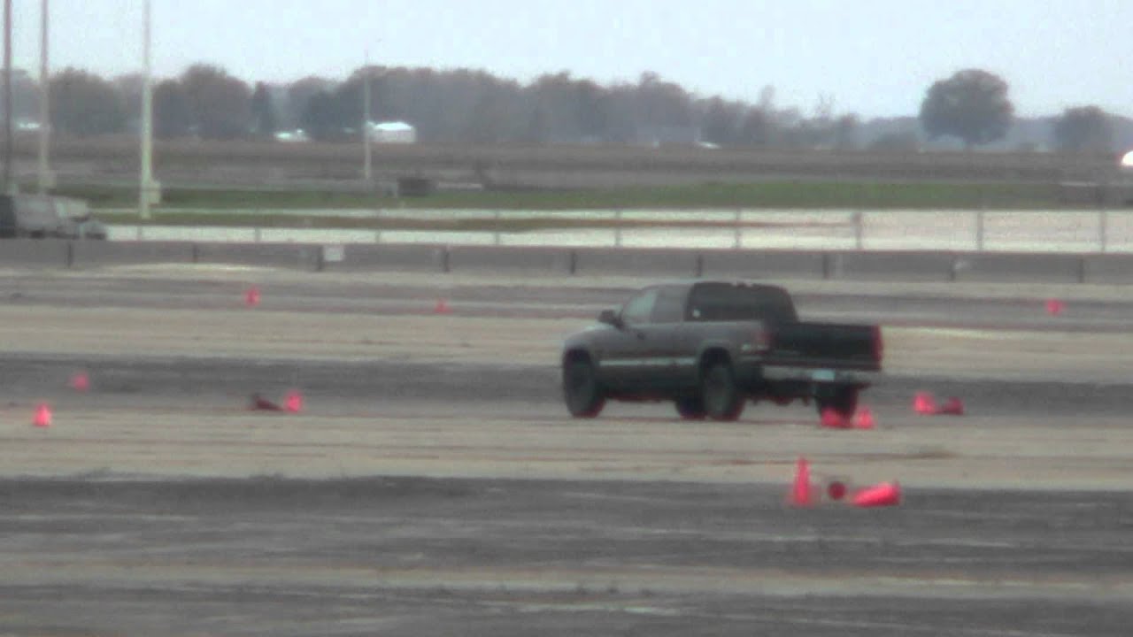 Autocross in my Silverado #2 - YouTube