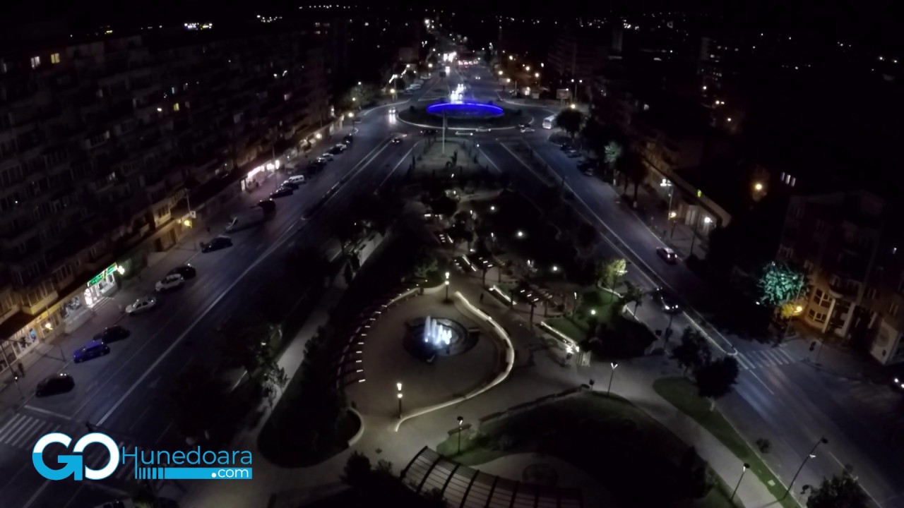 Piata Arras Deva by Night - YouTube