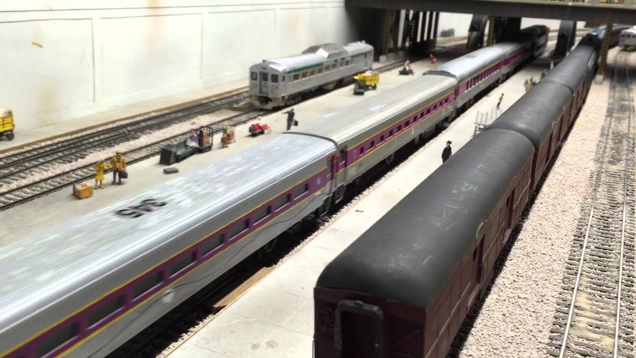 HO Scale MBTA Kawasaki #1717 Makes An Inbound Station Stop - YouTube