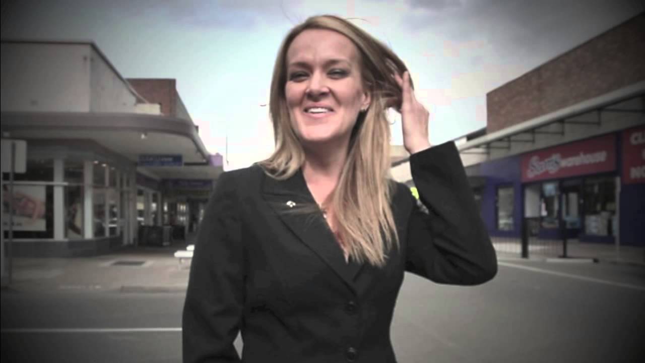 Fiona Scott gaffes again. - YouTube