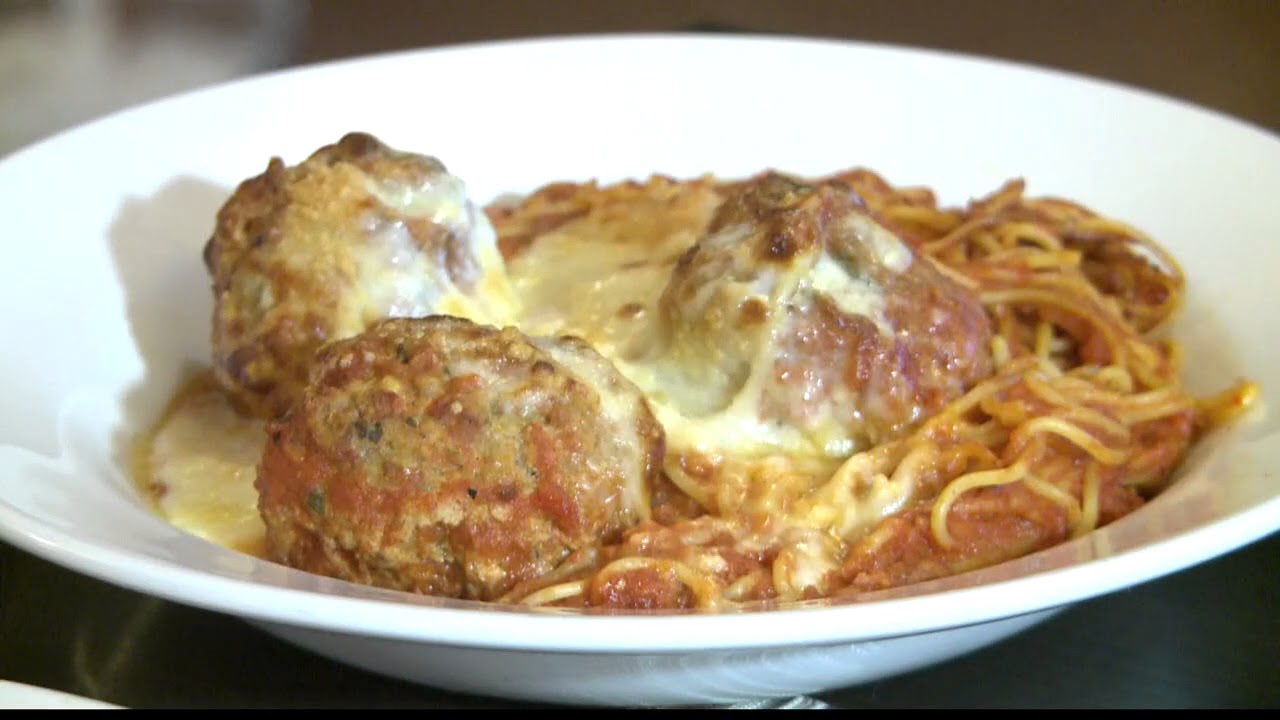 Del Pietro's has fabulous dishes with a side of nostalgia - YouTube
