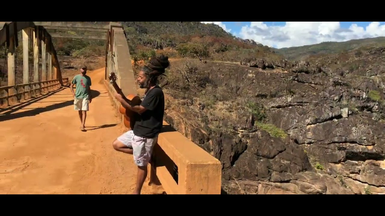 TERRA DE MONTANHA de Maurício Tizumba na voz de Eric Duarte - YouTube