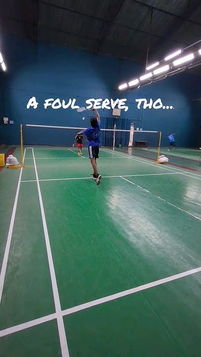 A foul serve... #shorts #badminton #sports #trending - YouTube