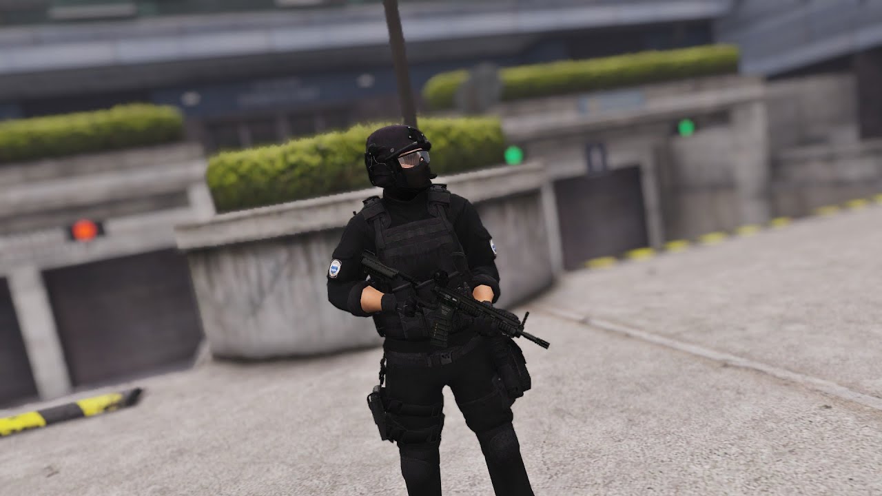 JE VOUS MONTRE COMMENT CRÉE LA MEILLEURE TENUE GIGN !!! (omg elle est ...