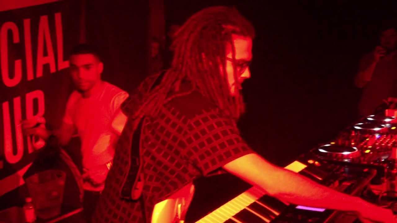 FKJ (live set) @ Social Club Paris / 14.9.13 / Roche Musique Label ...