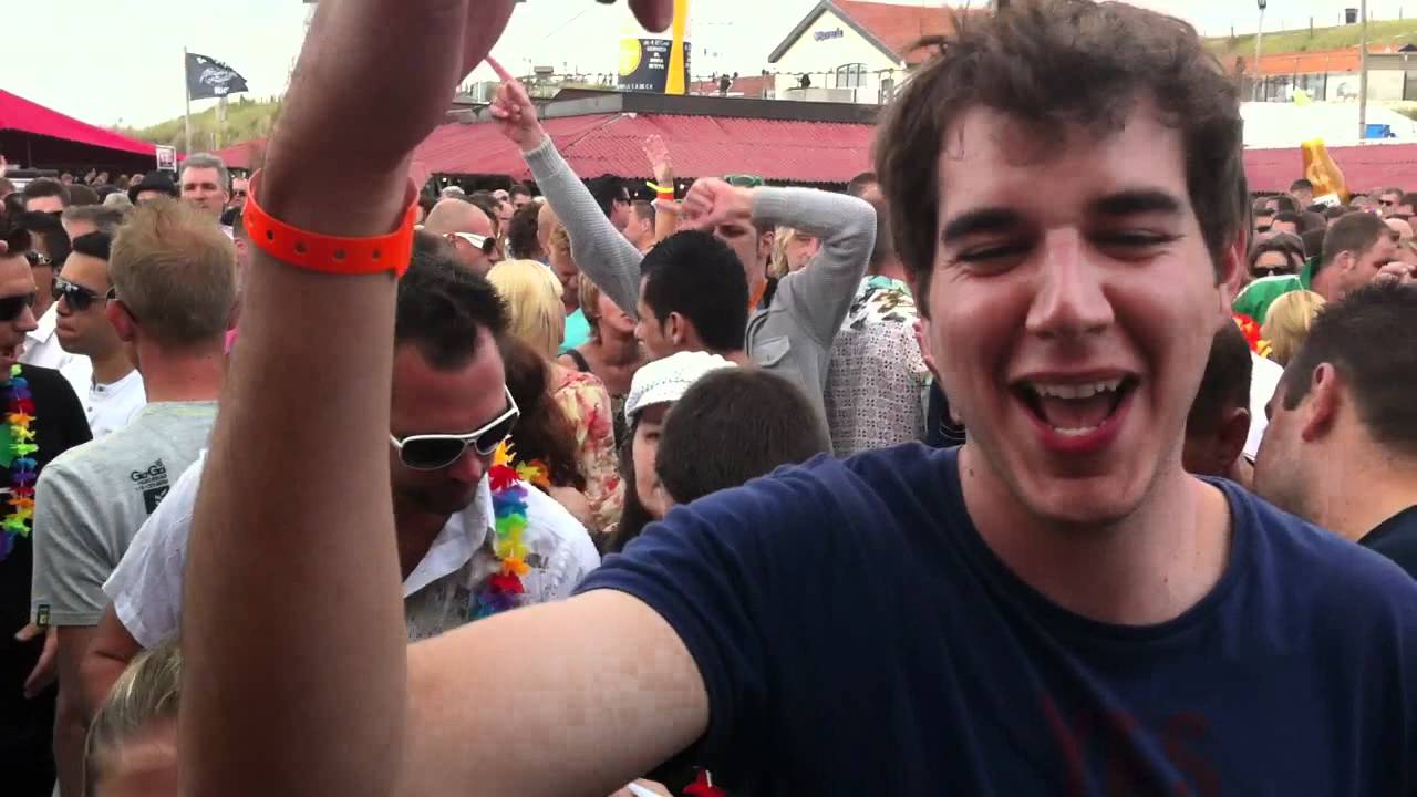 Ali Wilson Live @ Luminosity Beach Festival 2011 - YouTube