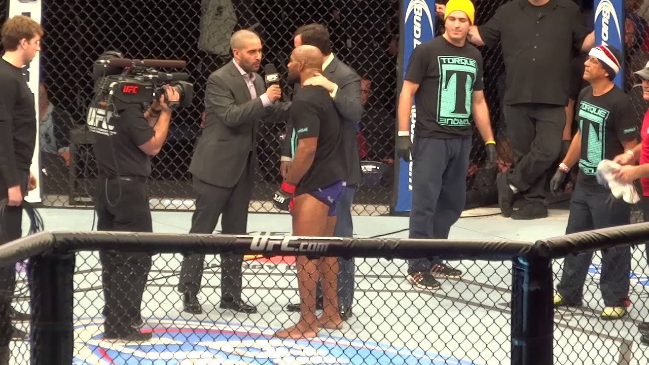 Cuban wins a fight at the UFC - YouTube