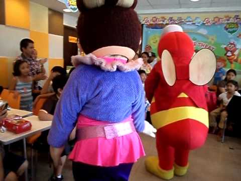 Jollibee and Twirly @ Diego's 1st Birthday Party - YouTube