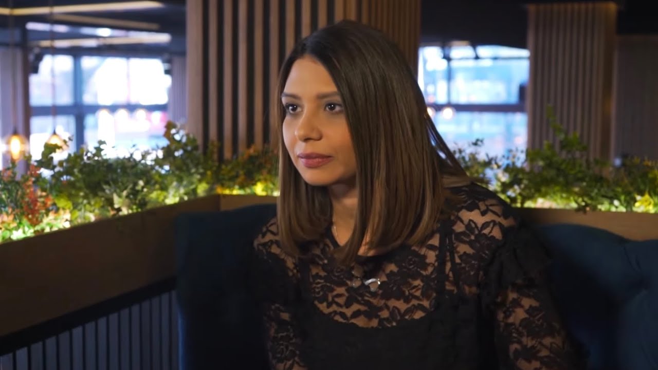 EMRA KURTISOVA E MAKEDONKATA KOJA JA GLUMESE MAJKATA NA DZEJ - NA ...