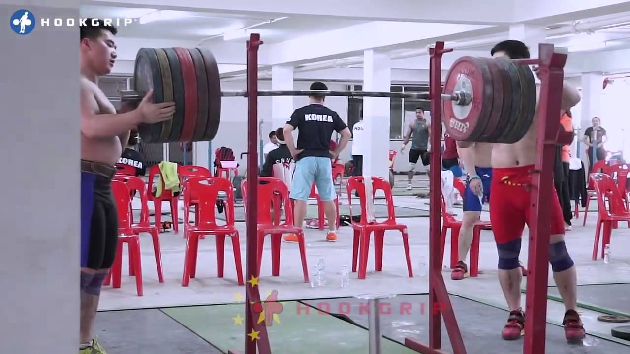 Su Dajin -77, squatting 280kg - YouTube