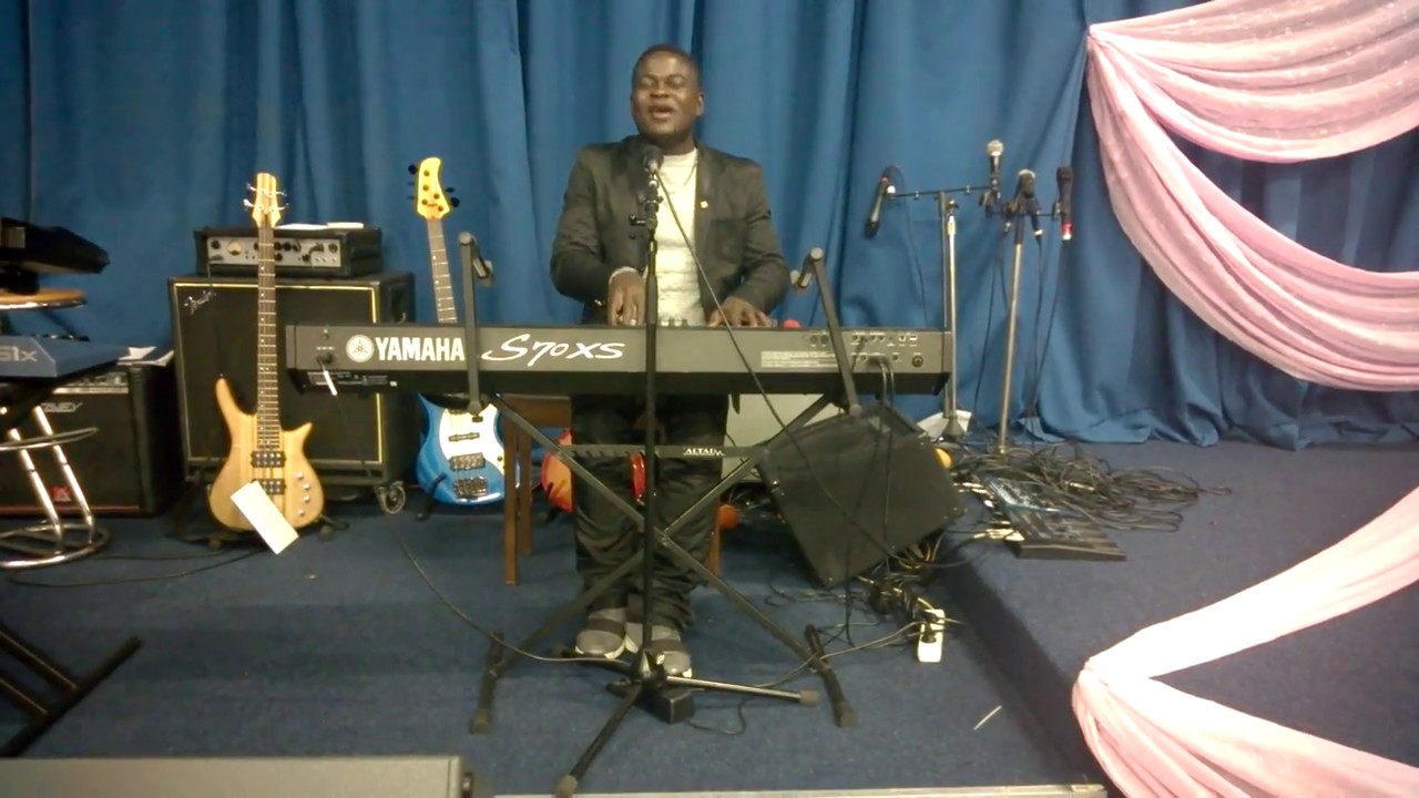 Adu Patrick gives a Free style in Amsterdam before his program ...