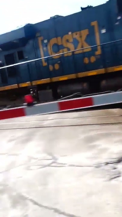 Fast CSX UPS Van train speeds by the crossing. - YouTube