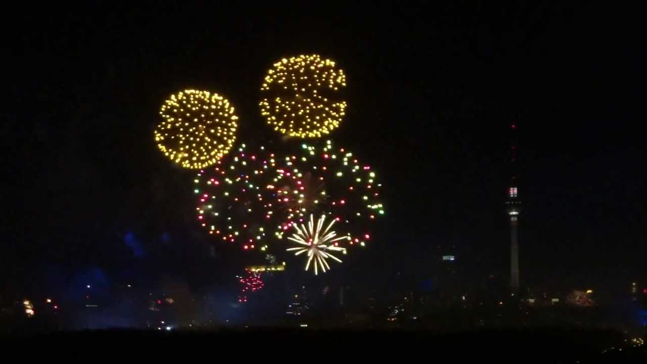 Silvester Feuerwerk 2012 2013. Skyline Berlin-City - YouTube