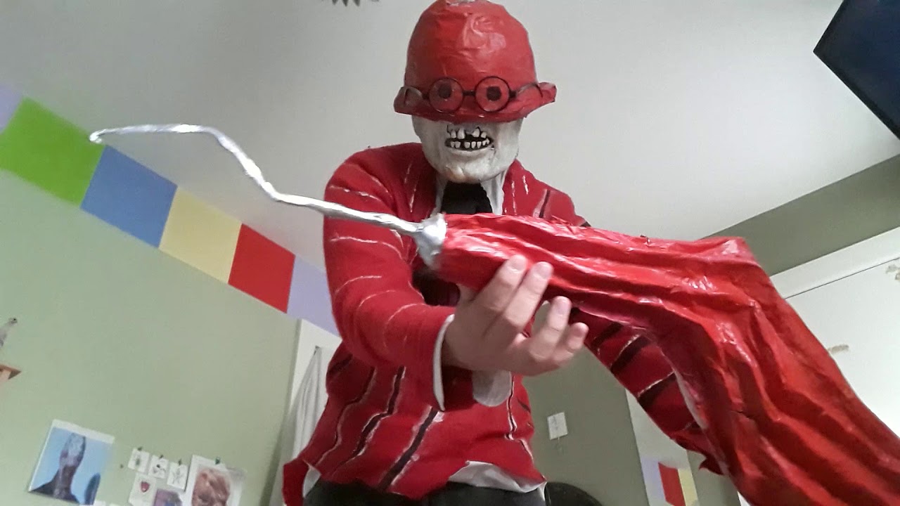 Crooked man costume the conjuring 2 - YouTube