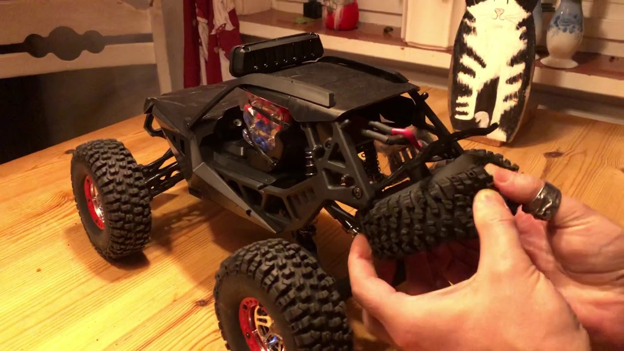 WLTOYS 12429 - Easy Battery Access - YouTube