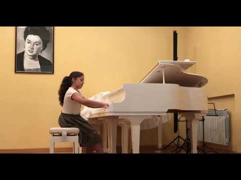 Məmmədli Nərgiz Samir qızı, 9 yaş, Ş.Ələkbərova adına 20 nömrəli Onbirillik Musiqi Məktəbi