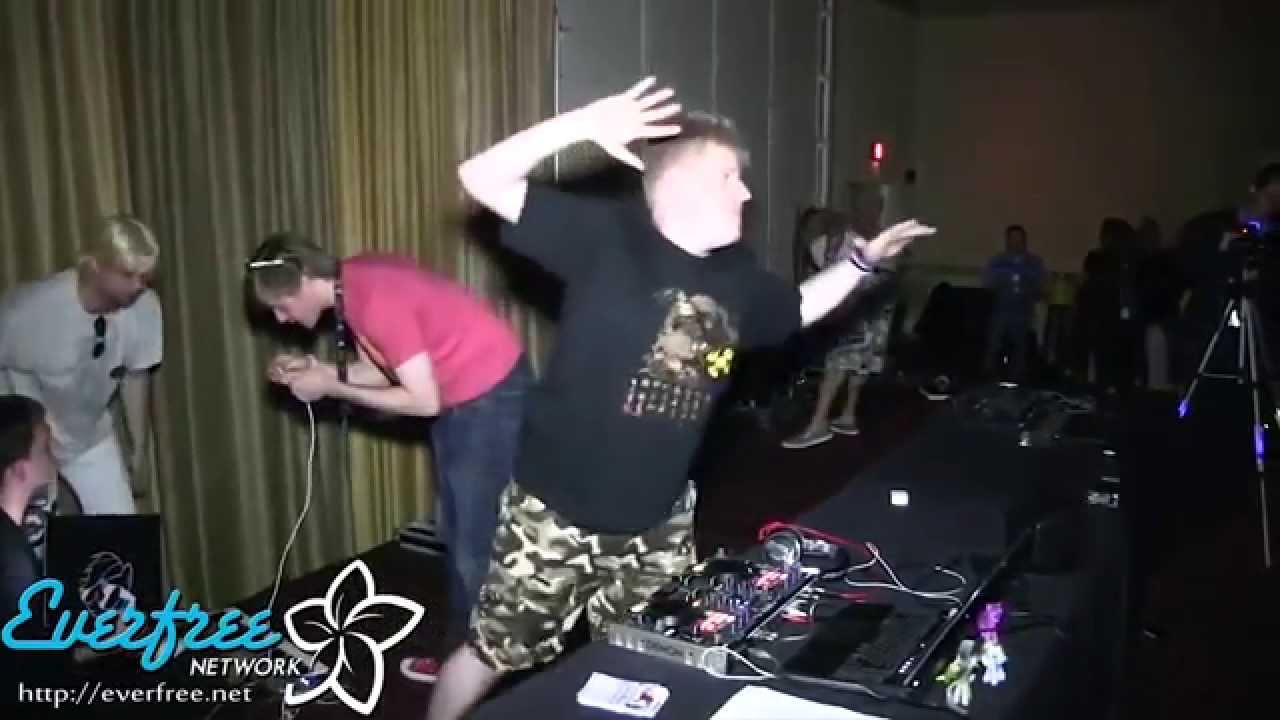Hardstyle DJ Epic fail ! - YouTube