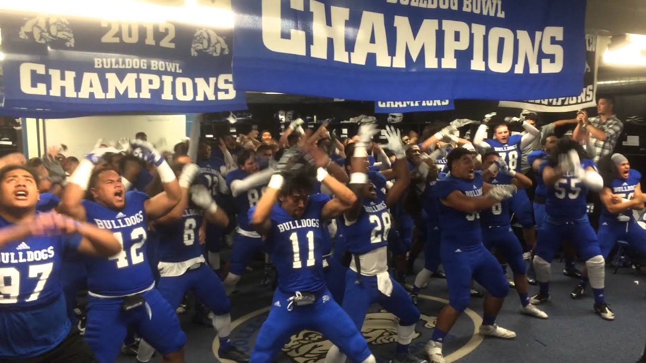 CSM Bulldogs doing a Polynesian war dance! - YouTube