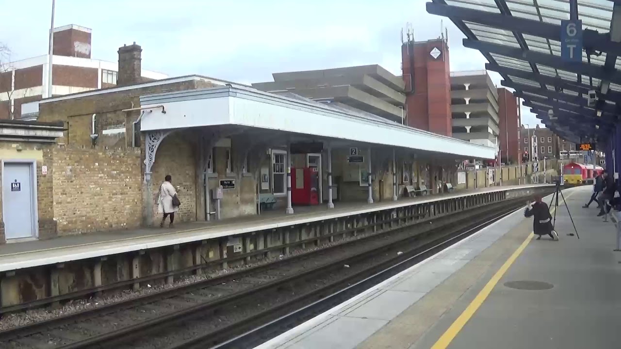 CLASS 66130 DB CONCRETE & WOODEN SLEEPERS THROUGH GRAVESEND 07/03/20 ...