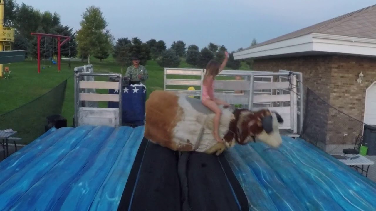 Little Ashlynn rides the mechanicalbulls.com - YouTube