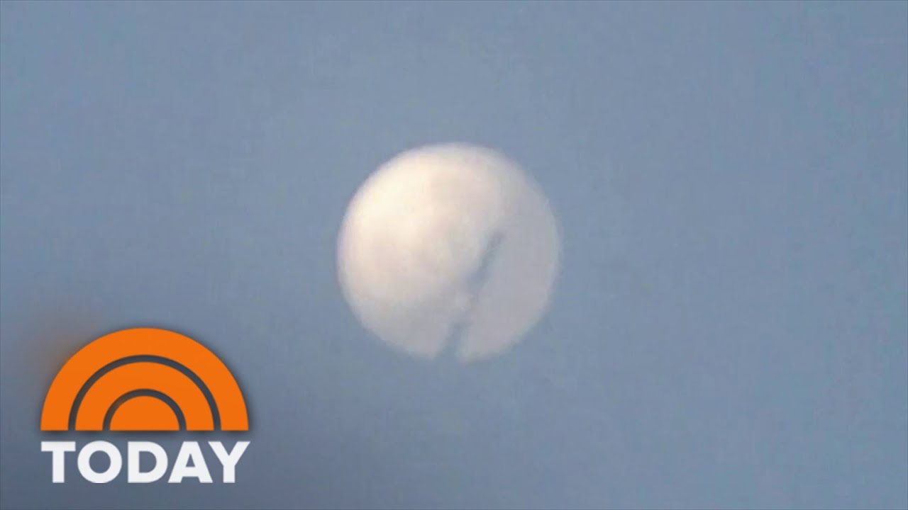 Mysterious balloon detected over Hawaii - YouTube