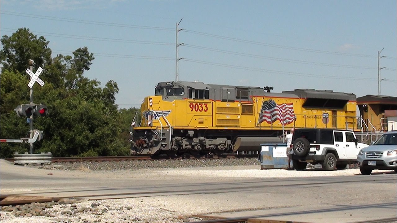 UP #9033 Leads West Bound UP Intermodal Train - YouTube