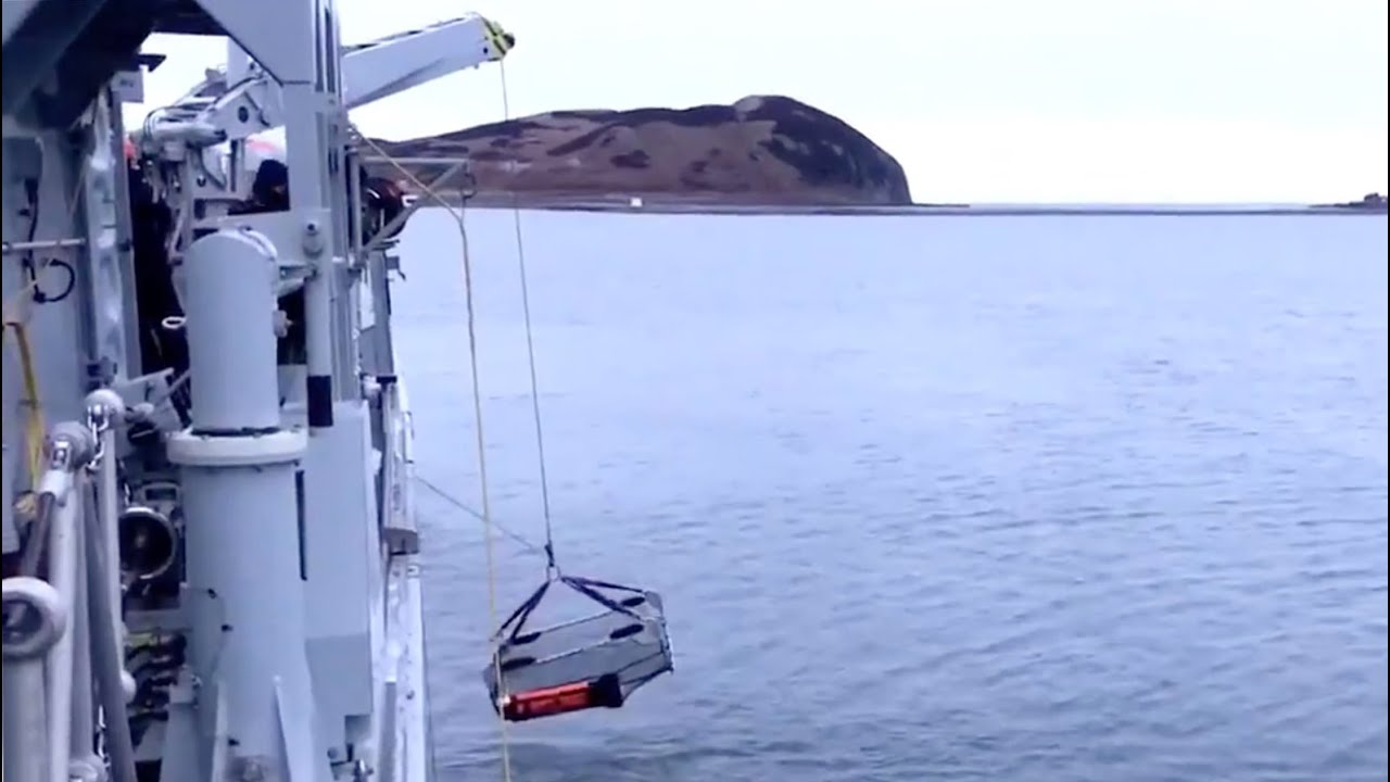 HMS Hurworth recovers Seafox remotely operated vehicle (ROV) - YouTube