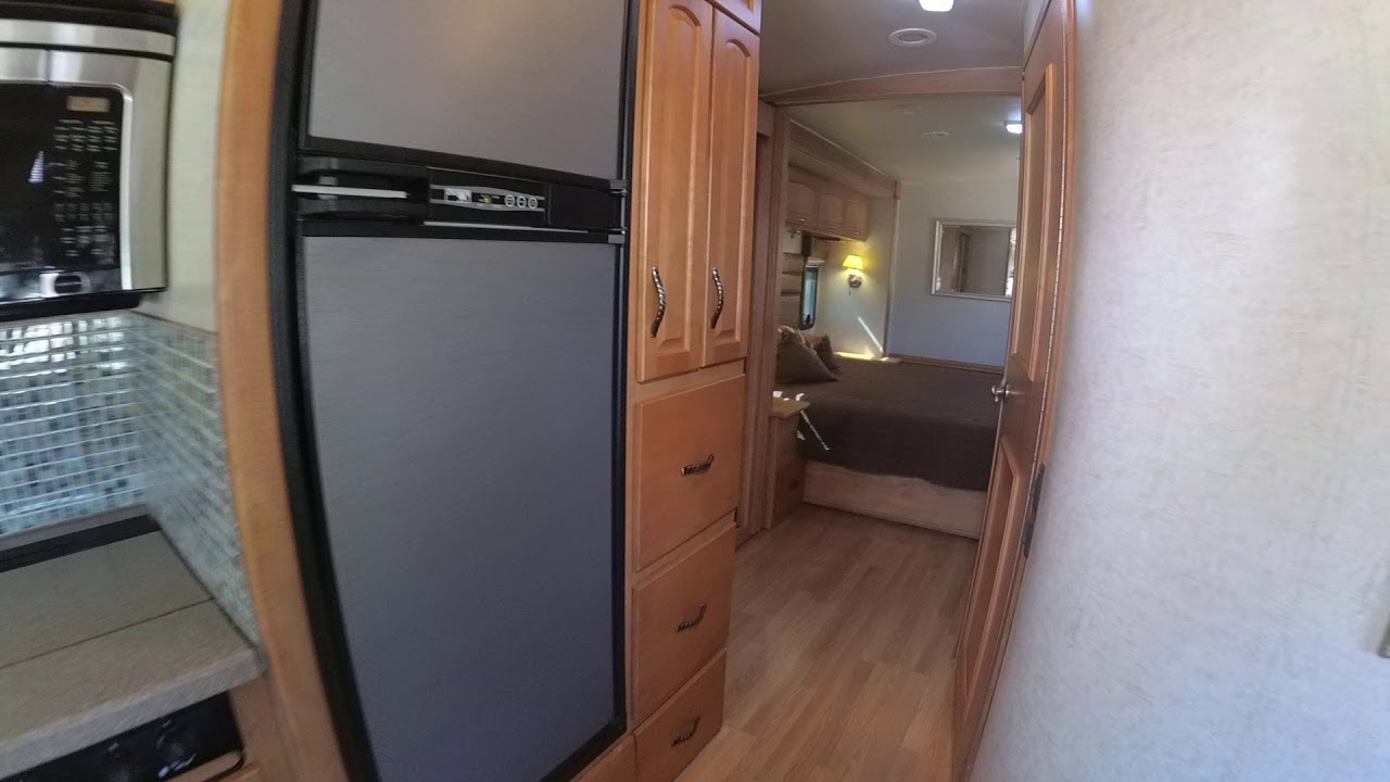 SOLD 2007 Itasca Suncruiser 35L WITH ONLY 32600 MILES!!! - YouTube