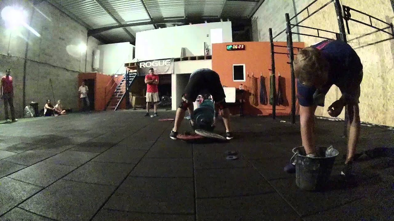 CrossFit Istres Team 1 Unmatched Contest 2015 WOD 2 - YouTube