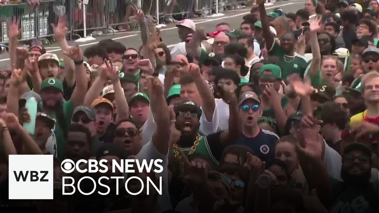 WBZ's Steve Burton riles up Celtics fans at parade - YouTube