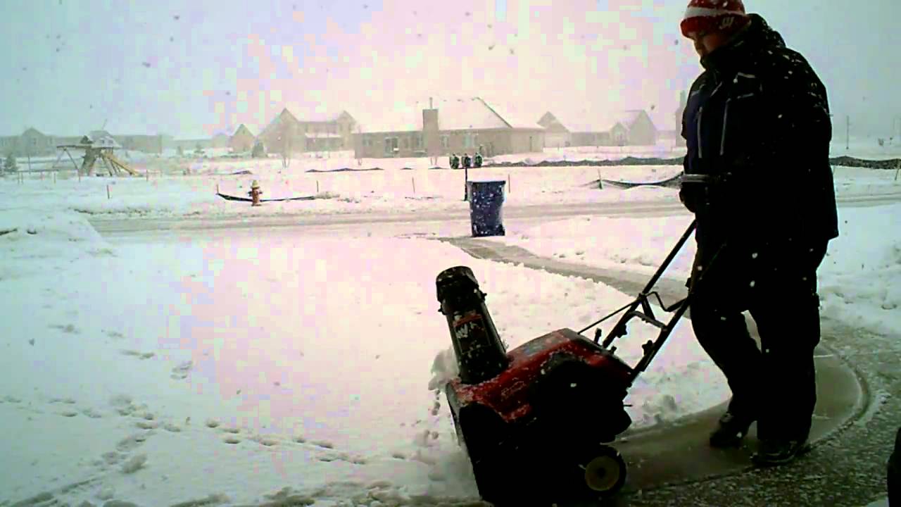 Toro ccr 6.5hp single stage in wet heavey snow - YouTube