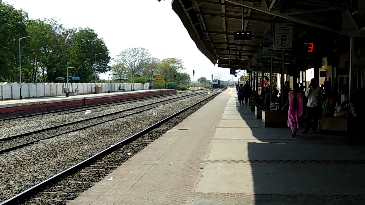 Amaravathi tirupathi express - YouTube