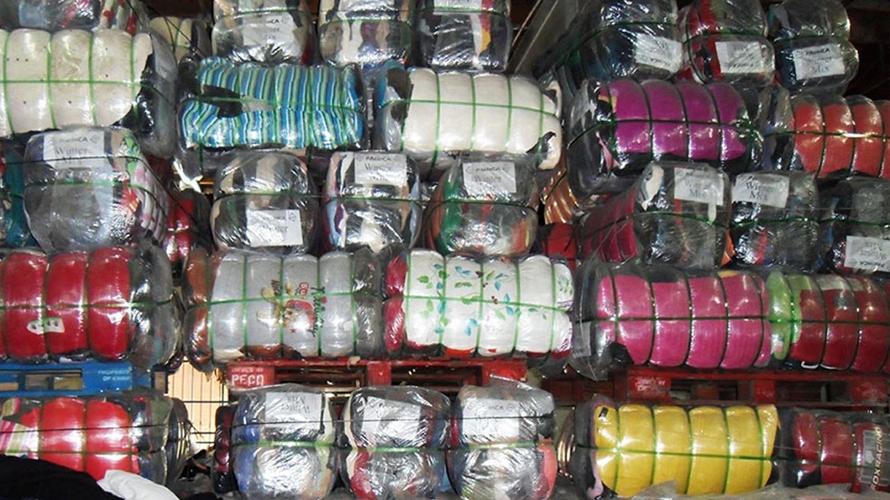 Ropa Usada en Pacas o Fardos - Estados Unidos USA - YouTube