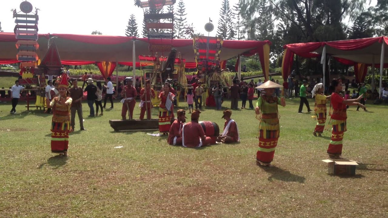 Tarian Toraja Pa'pakaraya 1 (Sanggar Tari Ballo Ma'tik) - YouTube