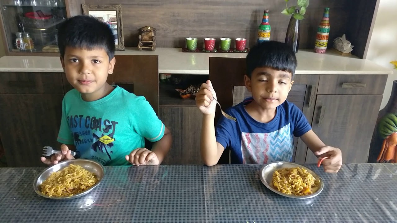 Kids enjoying Maggi made by Papa ☺️ - YouTube