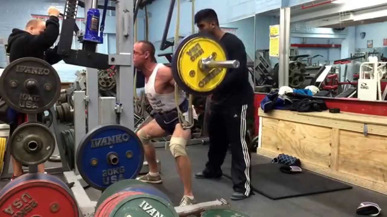 Squats comp stance and wraps high rep run out - YouTube