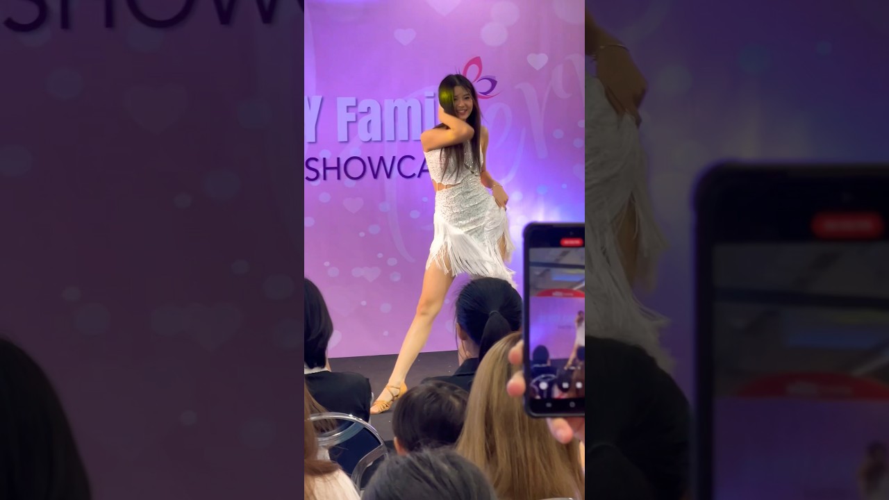 Meiji Berry Berry Dance Show on Berry 1st Family Showcase # ...