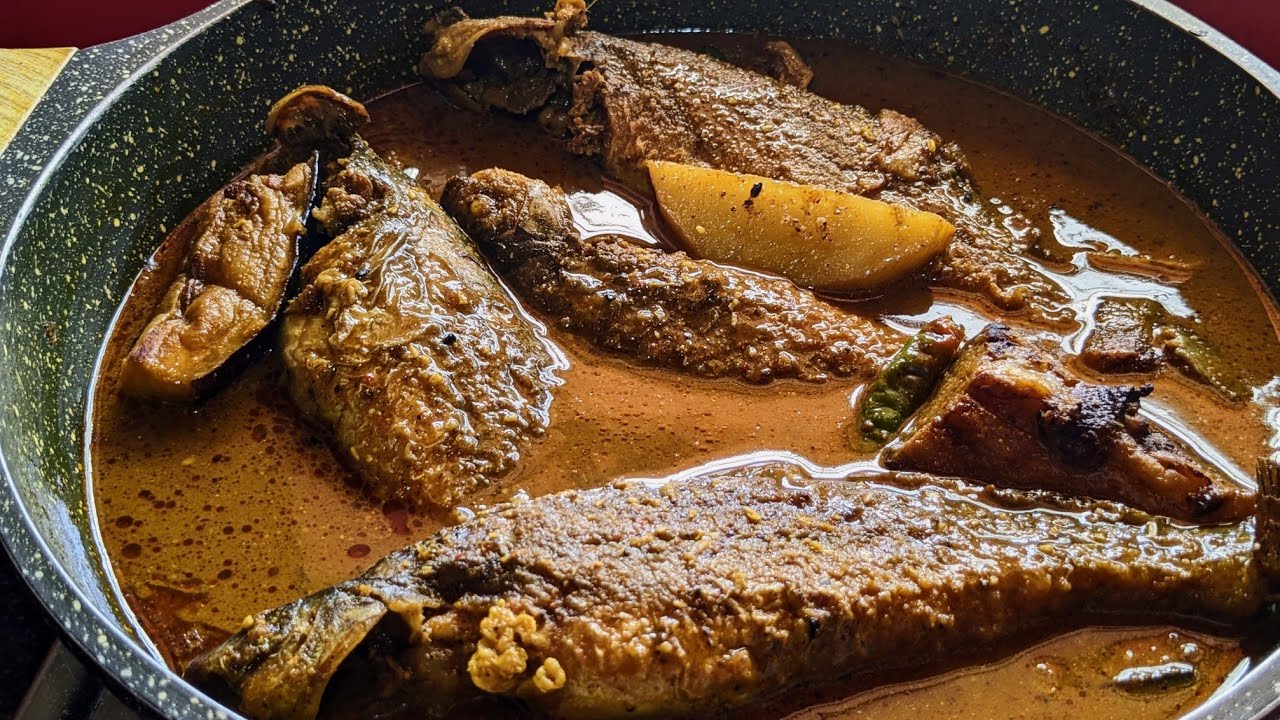 Mouri Golmorich Diye Tengra Macher patla jhol/Tengra Macher patla jhol ...