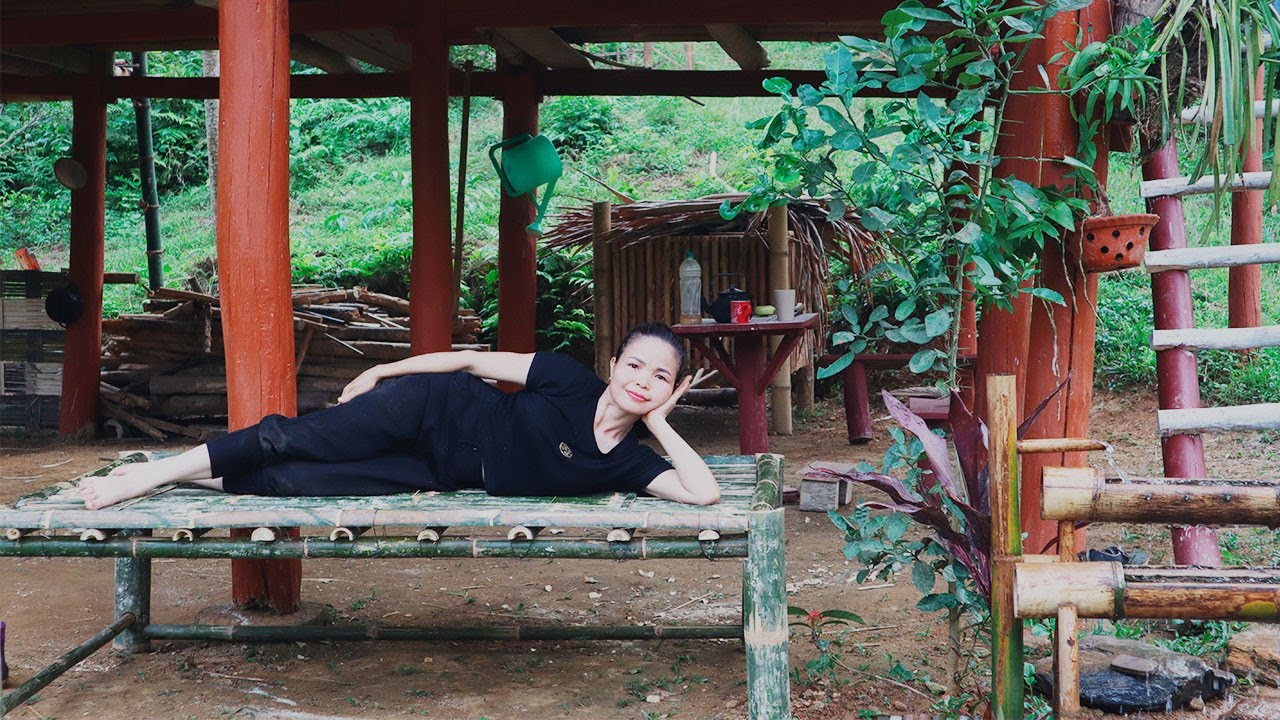 Living Alone on a Farm in the Green Forest, Care Dogs and Cats ...