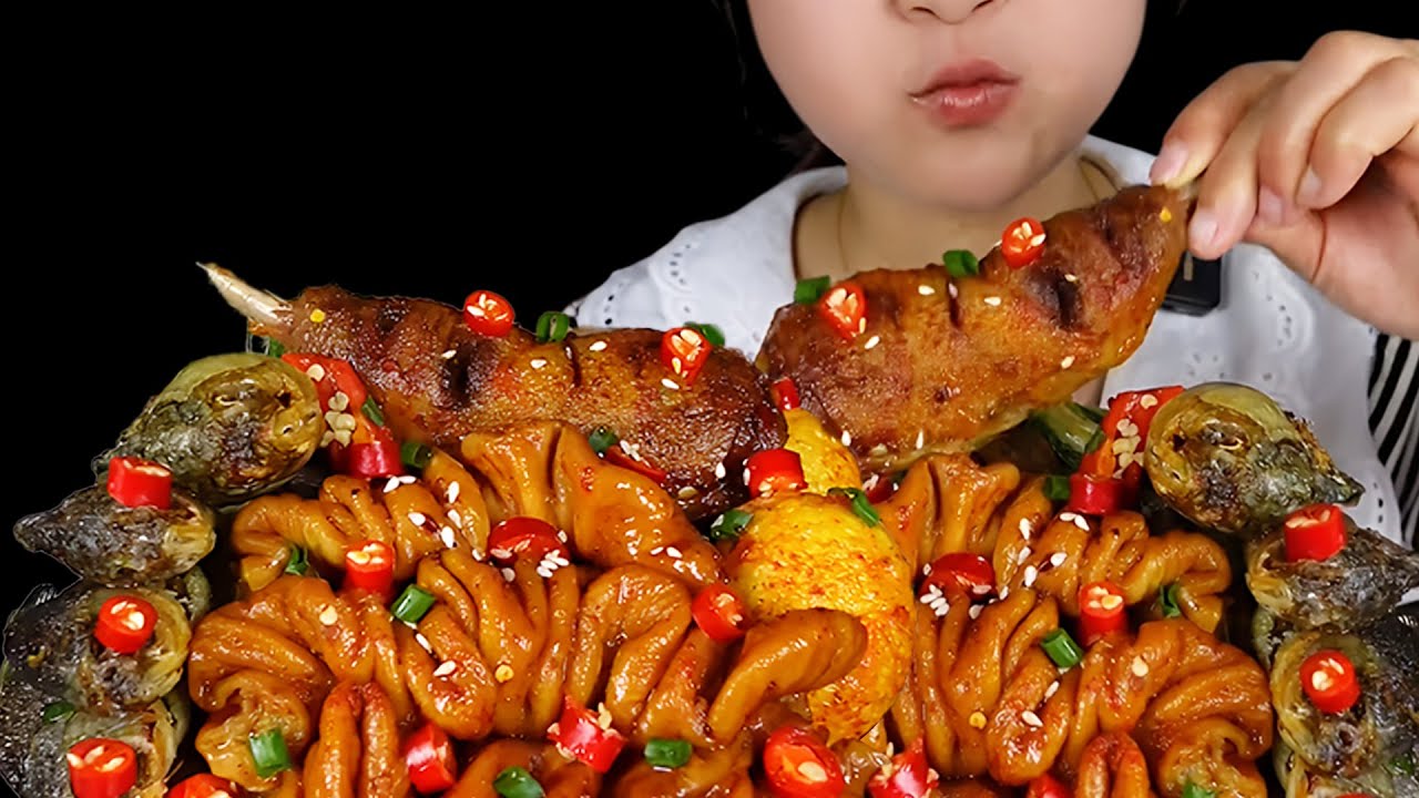 Let’s eat pig intestines are so delicious! - YouTube