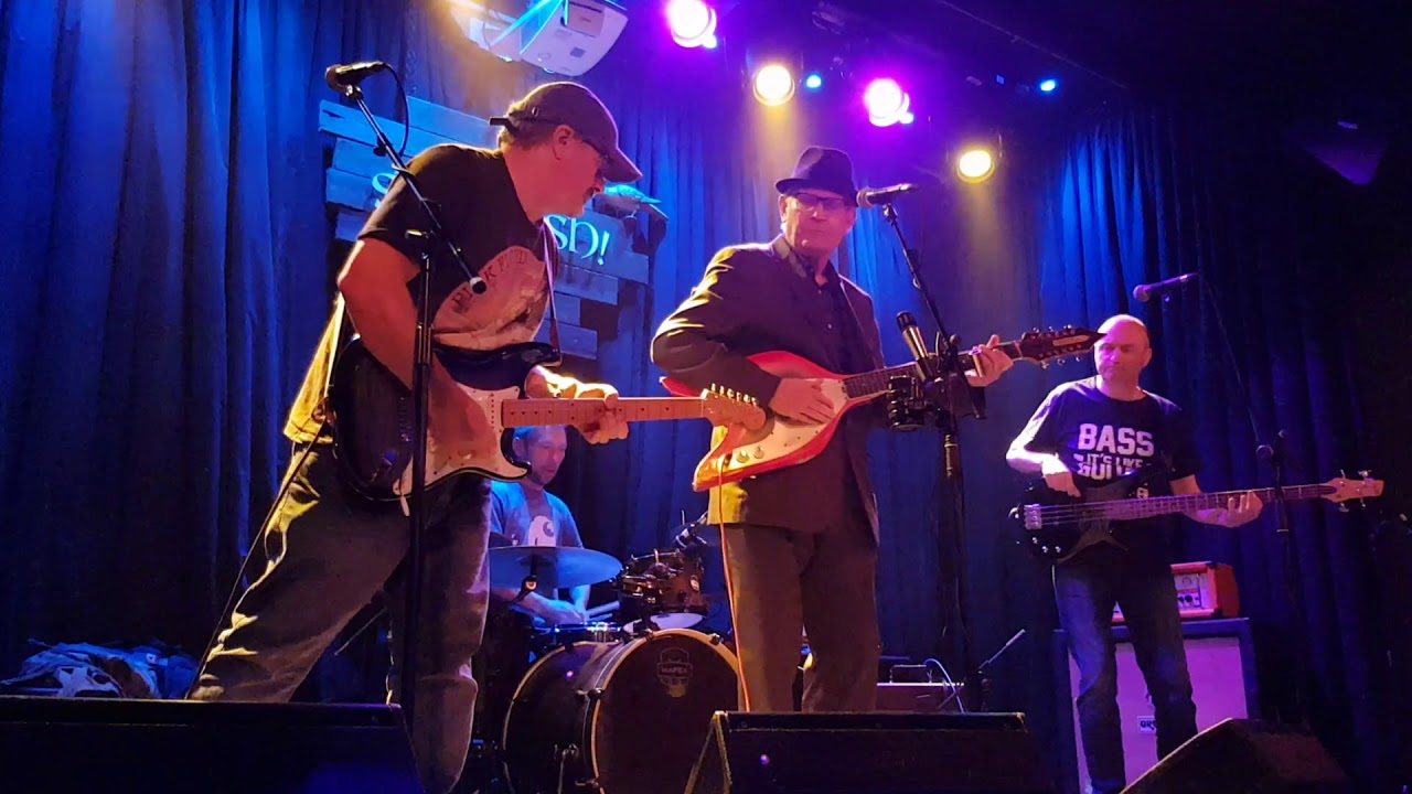 Tim Elliott and the Handsome House Jam band - 1. Dust My Broom - YouTube