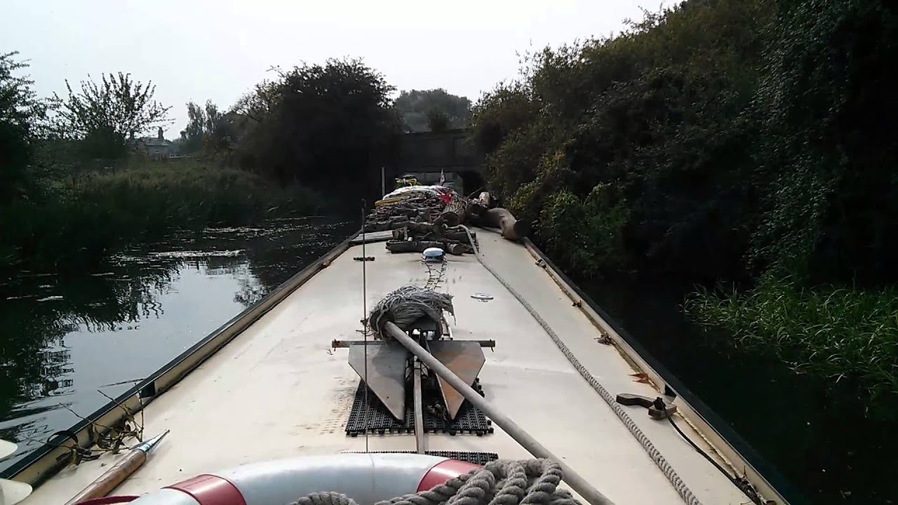 Low bridge at Oundle River Nene upstream - YouTube