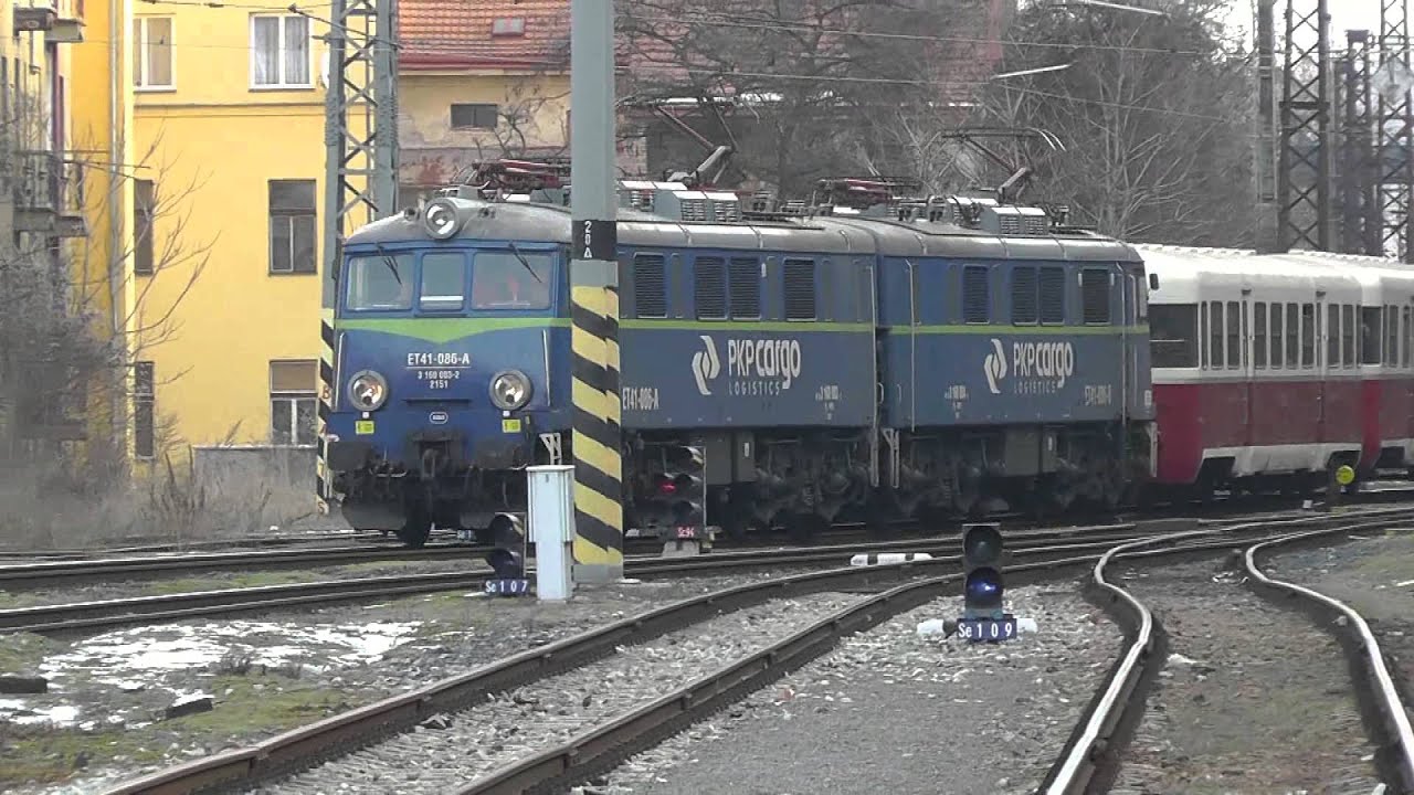 Electric locomotive ET41-086-A+B PKP CARGO in Prague - YouTube