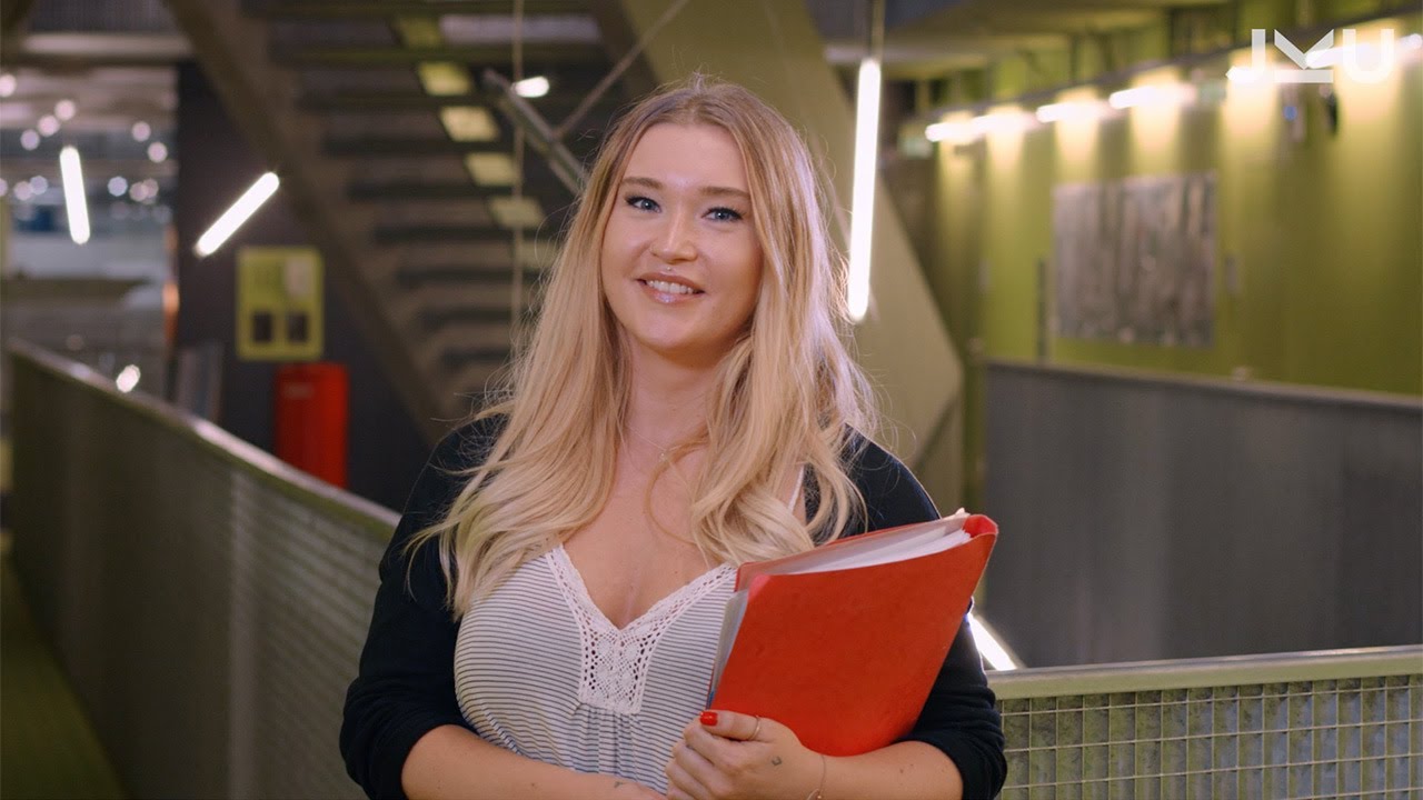 Studentin Sabrina erzählt vom ELIT Studium am LIT | JKU Linz - YouTube