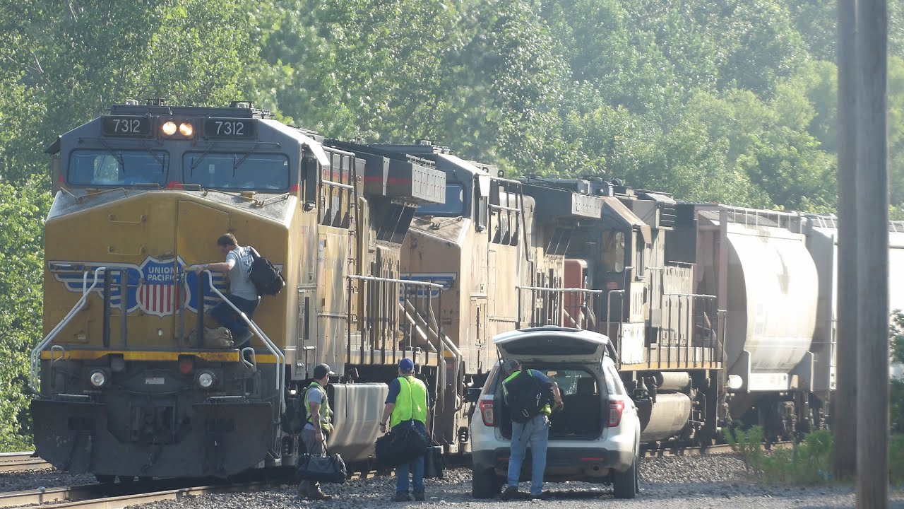 6-24-2023 UP7312 AC6000 with NS cab leads a Up Manifest with EX SP 1015 - YouTube