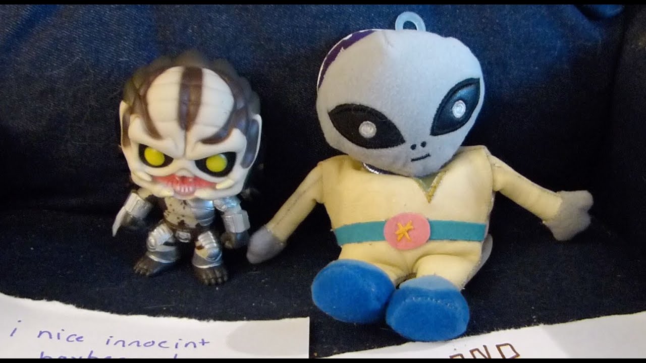 Elf on the Shelf: Alien vs. Predator - YouTube