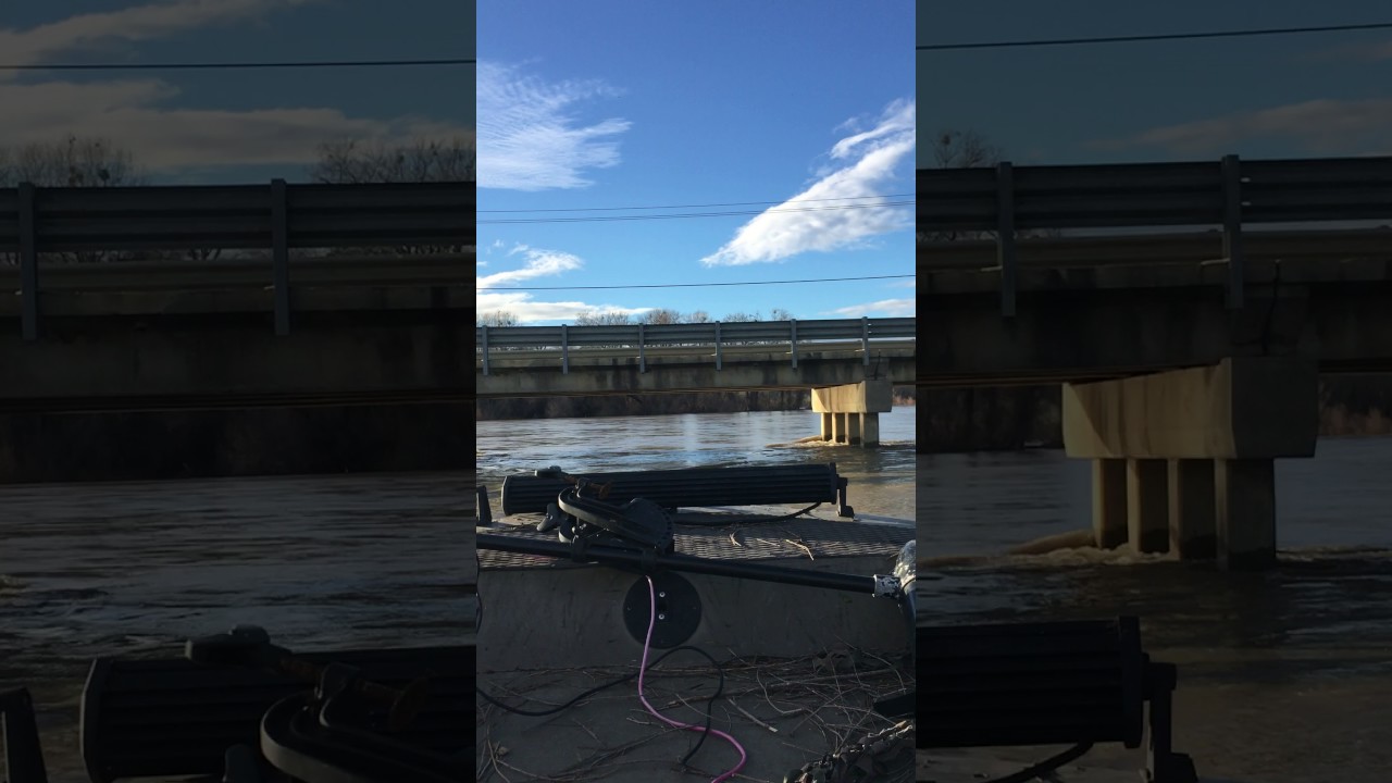 Duck Boat Driving Under Colusa Weir on January 12, 2017 On The ...