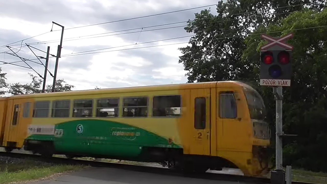 Železniční přejezd (AŽD 71) Hořátev #2 - 8.6.2019 - YouTube